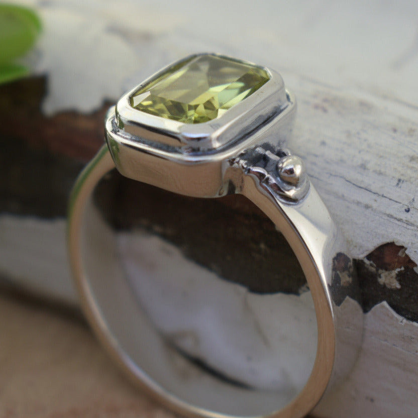 Kiwi Keen Ring – Inspiranza Designs